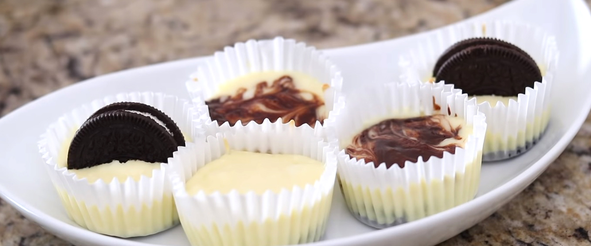 Oreo Bottom Cheesecake Cupcakes!